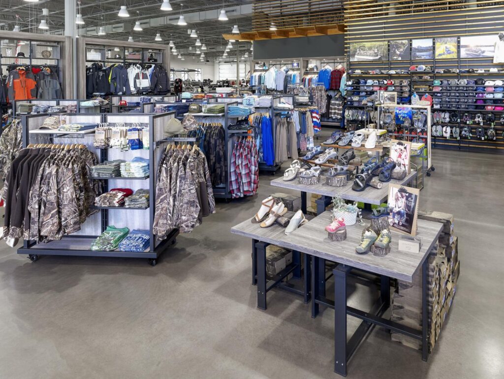 Golf Clubhouse Store - OPTO International - Modular & Custom Retail ...