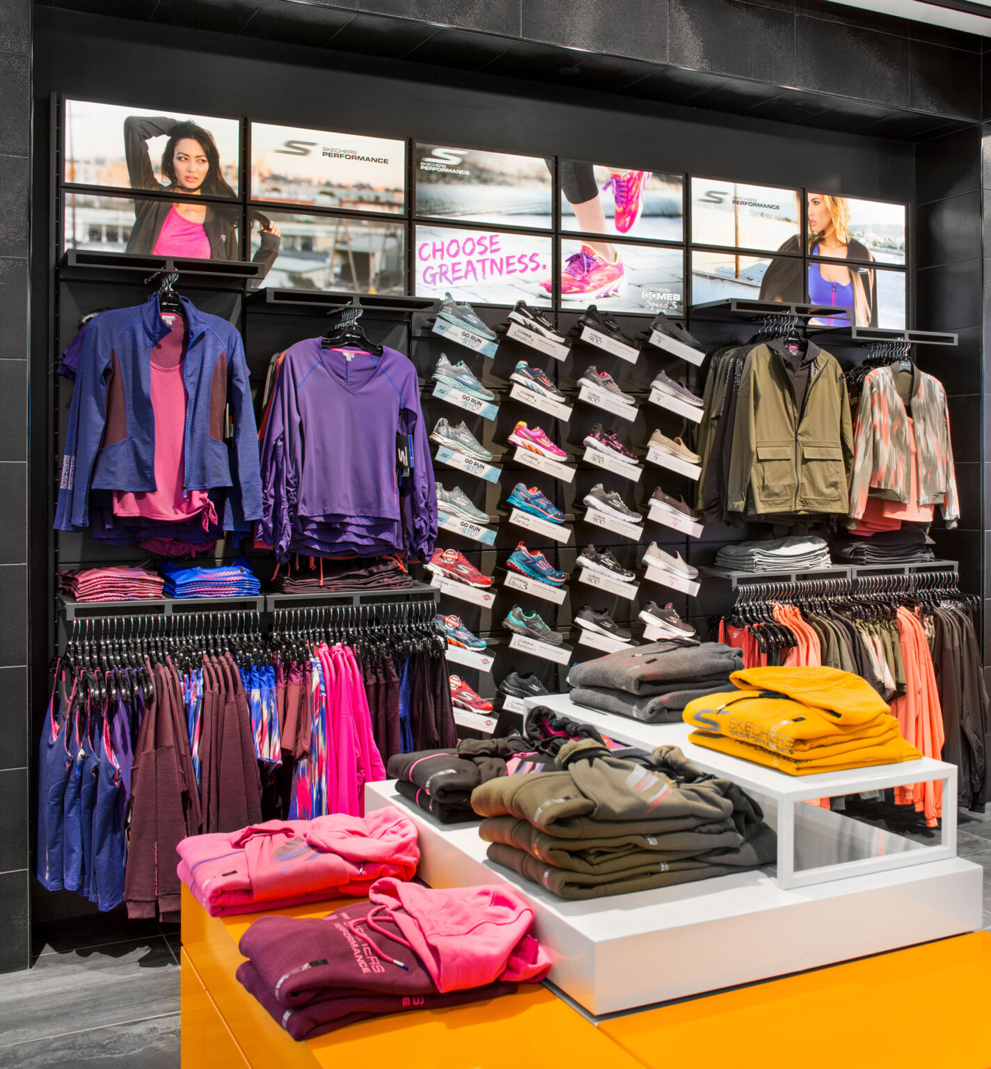 Skechers Performance Store - OPTO International - Modular & Custom ...